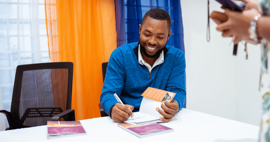 Signing A Yearbook: The Do's & Don'ts Of What To Write